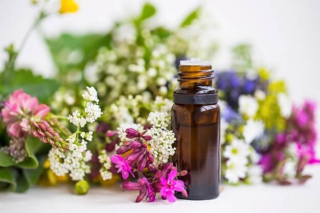 7 Benefits Of Kumkumadi Tailam For Skin & Get A Rejuvenated Glow – The ...
